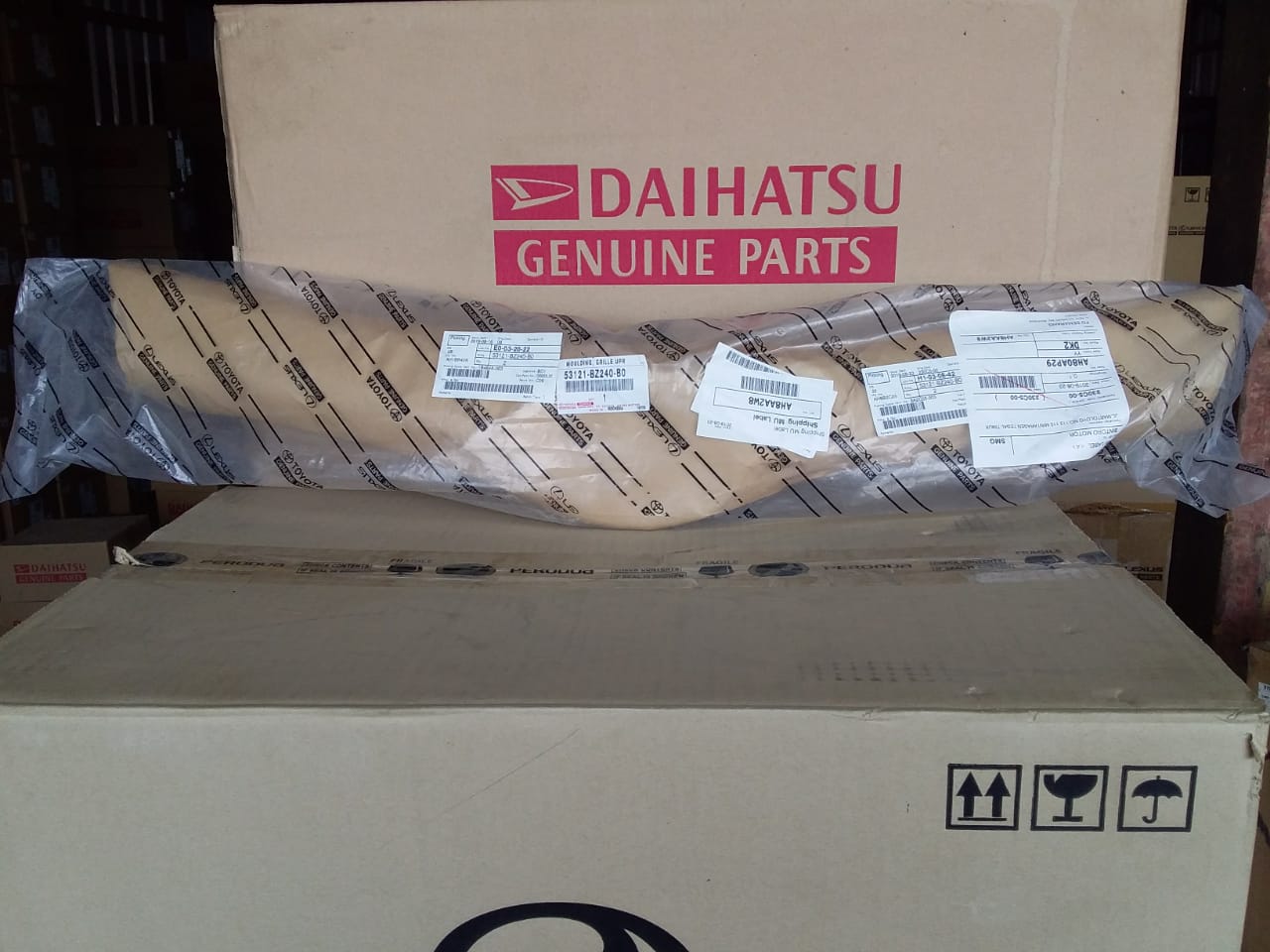 MOULDING, GRILLE UPR - Infinity Corpora System